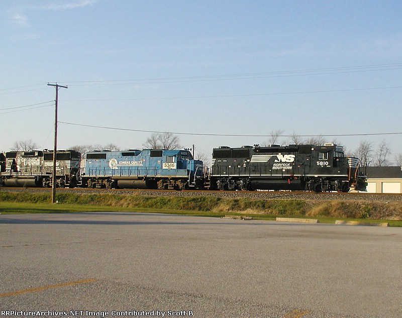 NS 5810 NS 16N 3:40pm Chicagoe Line